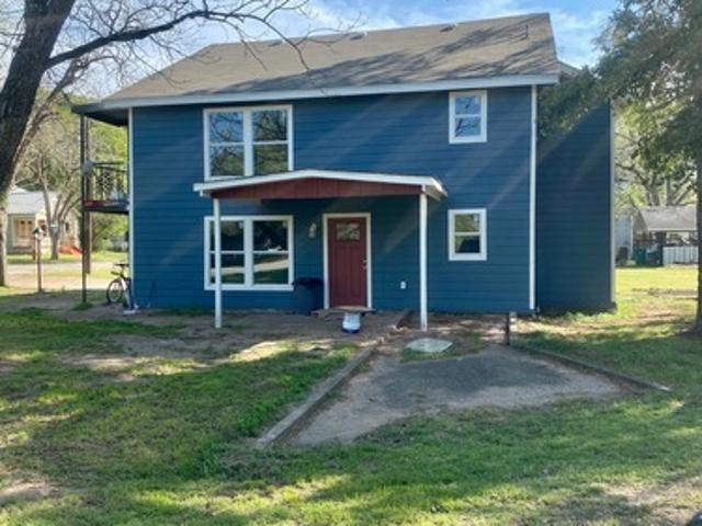 2 BR, 1 BA Apartment 809 Burleson Street, Smithville, TX 78957