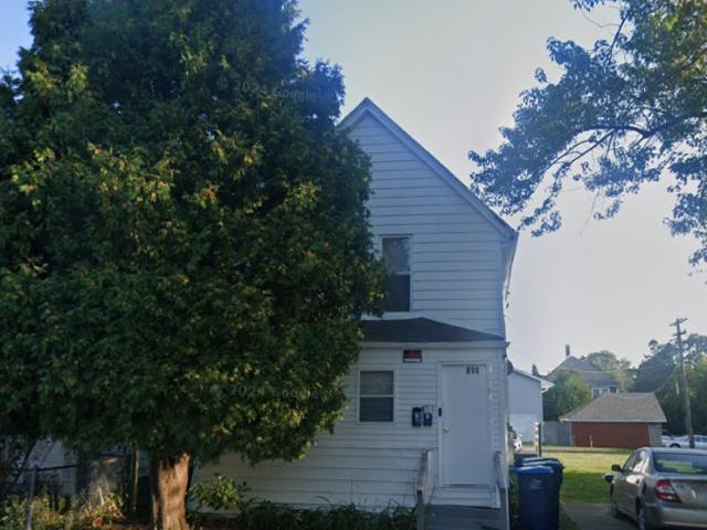 2 BR, 1 BA Apartment 811 Cummings Ave, Waukegan, IL 60085