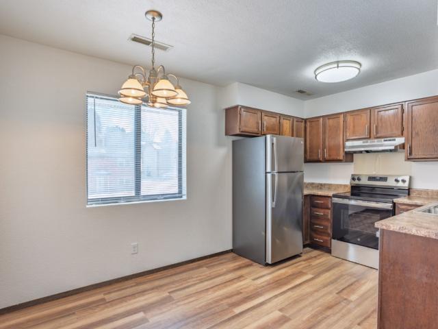 2 BR, 1 BA Apartment 811 Hawkeye Drive, Dubuque, IA 52001