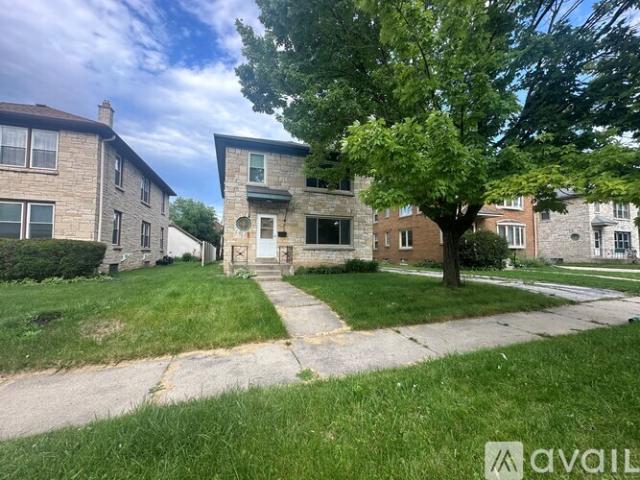 2 BR, 1 BA Apartment 812 South 87th Street, Unit Lower, West Allis, WI 53214