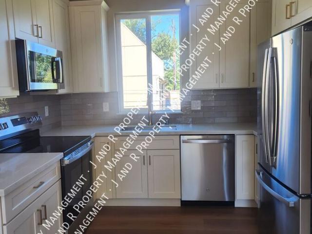 2 BR, 1 BA Apartment 817 V st, Sacramento, CA 95818