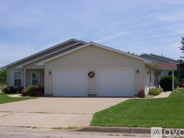 2 BR, 1 BA Apartment 817 Mary Kay Ave, Unit b, Tomah, WI 54660