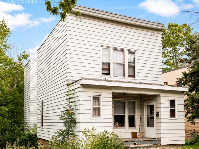 2 BR, 1 BA Apartment 814 E 5th St, Duluth, MN 55805