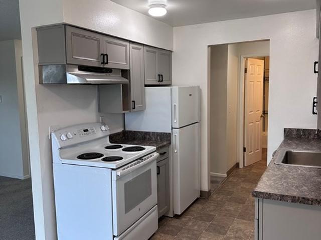 2 BR, 1 BA Apartment 815 Harrison St, Unit 2, Oregon City, OR 97045