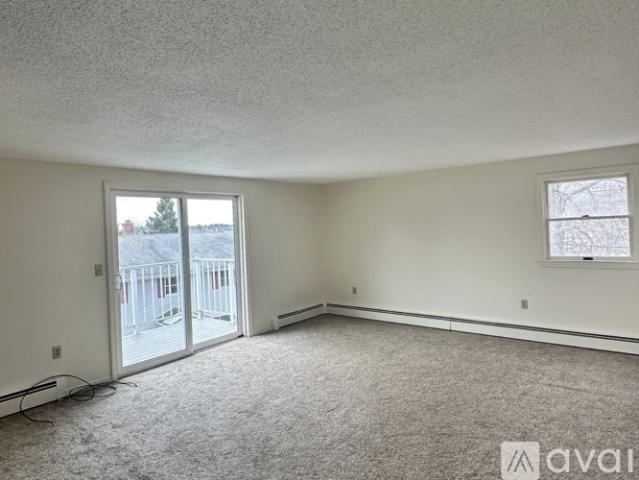 2 BR, 1 BA Apartment 816 State St, Unit 3, Bangor, ME 04401