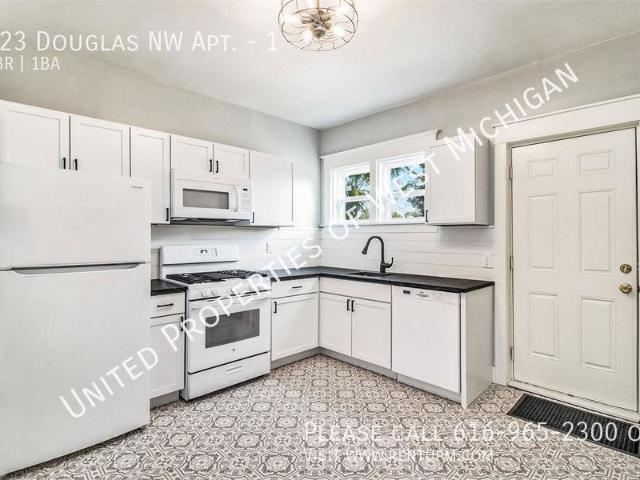 2 BR, 1 BA Apartment 823 Douglas NW Apt Grand Rapids, MI 49504