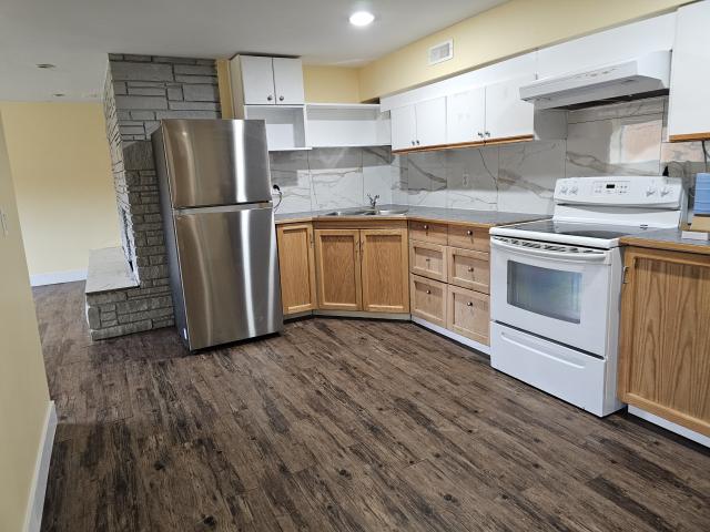 2 BR, 1 BA Apartment 8211 Dogwood St, Mission, BC V2V 3R7