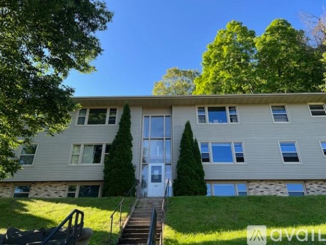 2 BR, 1 BA Apartment 821 W 5th St, Unit 2, Red Wing, MN 55066