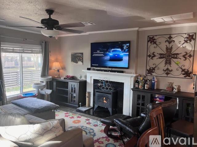 2 BR, 1 BA Apartment 821 South Trenton Avenue, Tulsa, OK 74120