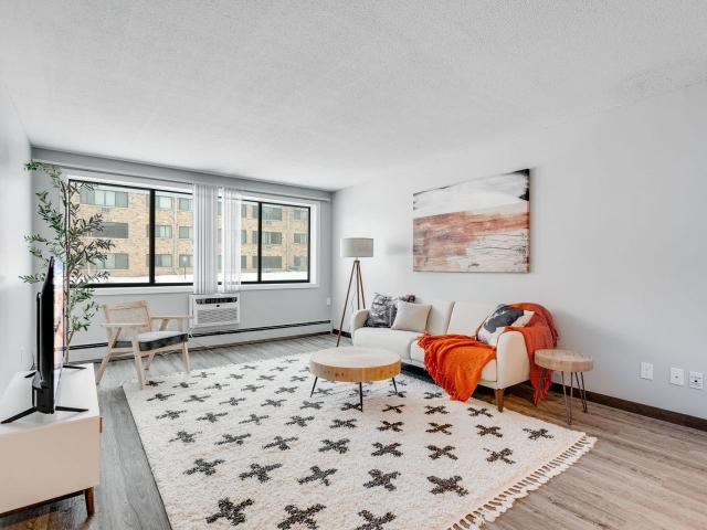 2 BR, 1 BA Apartment 8224 West 30th 1/2 Street Unit 204, Minneapolis, MN 55426