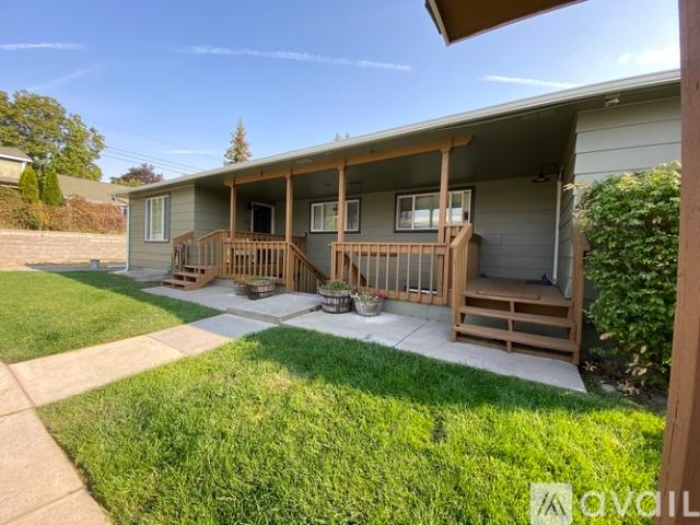 2 BR, 1 BA Apartment 822 3rd Street, Unit 822, Cheney, WA 99004