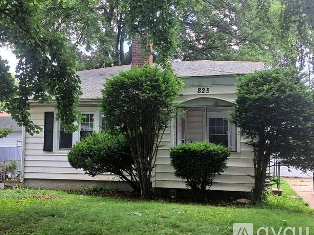 2 BR, 1 BA Apartment 825 W Division St, Decatur, IL 62526