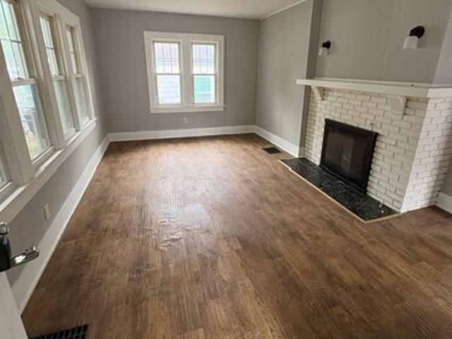 2 BR, 1 BA Apartment 825 W Division St, Decatur, IL 62526