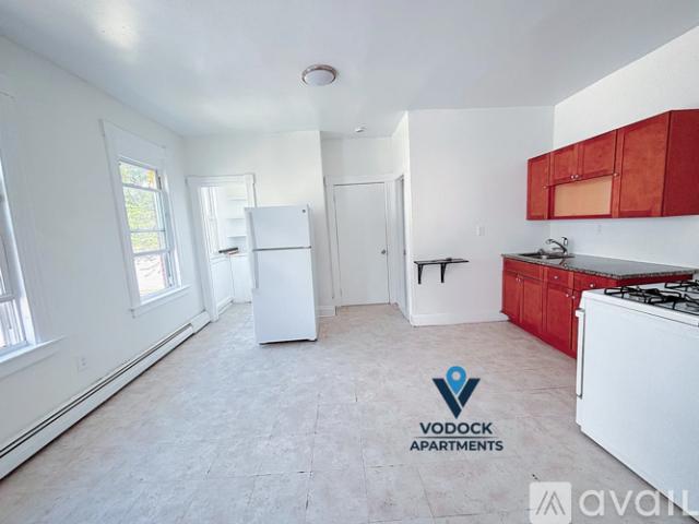 2 BR, 1 BA Apartment 82 Rowe Ave, Unit 3N, Hartford, CT 06106