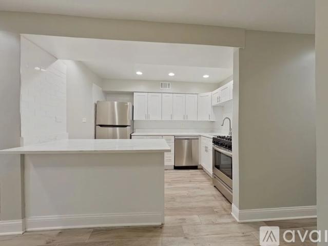 2 BR, 1 BA Apartment 831 West Altgeld Street, Chicago, IL 60614