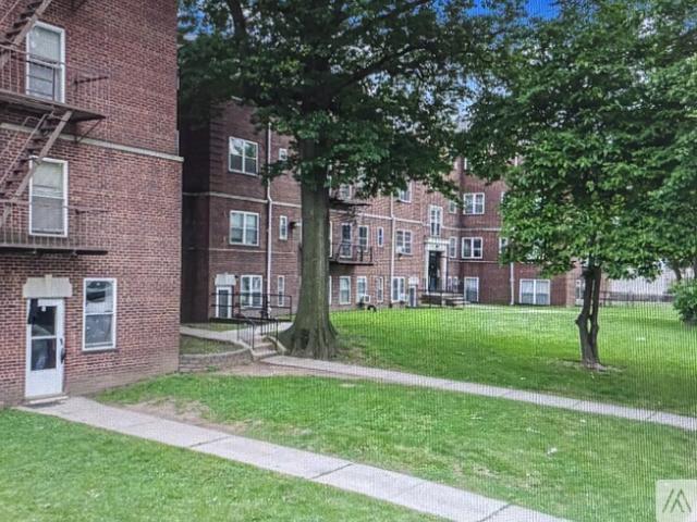2 BR, 1 BA Apartment 836 Jersey Ave, Unit b10, Elizabeth, NJ 07202
