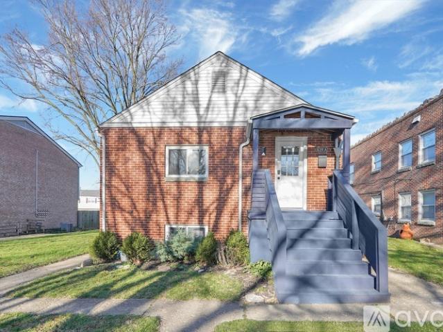 2 BR, 1 BA Apartment 839 Mc Clain Road B, Columbus, OH 43212
