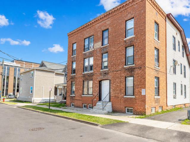 2 BR, 1 BA Apartment 83 Meadow St, Bristol, CT 06010