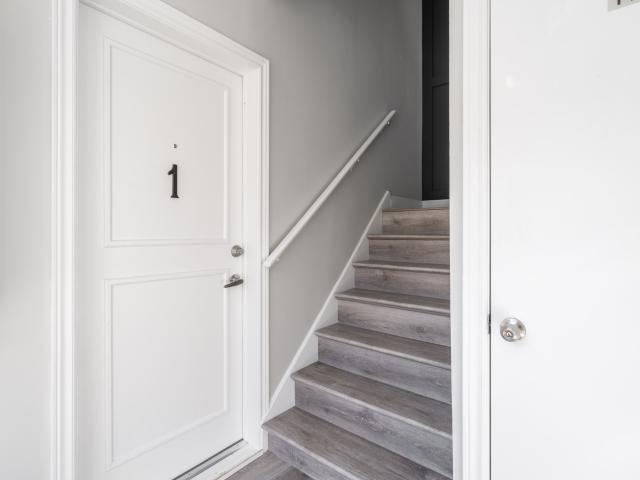 2 BR, 1 BA Apartment 83 Gibson Ave, Hamilton, ON L8L6J9