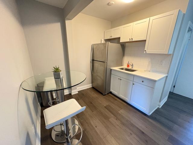 2 BR, 1 BA Apartment 83 Gibson Ave, Hamilton, ON L8L6J9