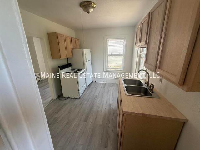 2 BR, 1 BA Apartment 8 Commercial St. Apt Winterport, ME 04496