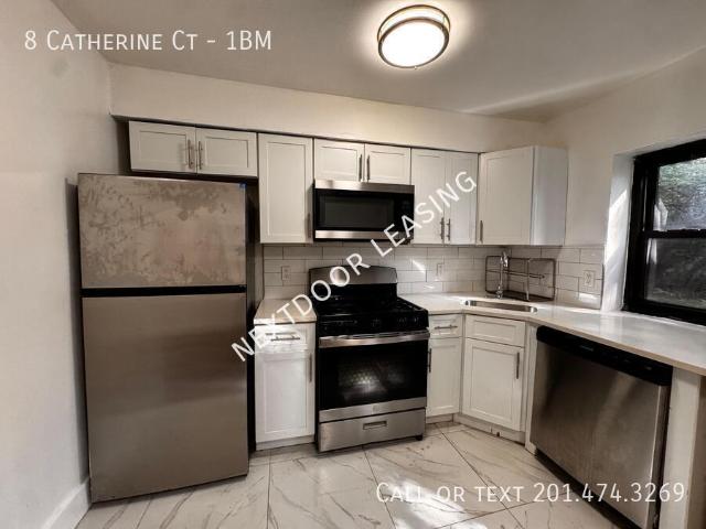 2 BR, 1 BA Apartment 8 Catherine Ct, Jersey City, NJ 07305