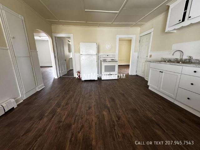 2 BR, 1 BA Apartment 8 Bellevue St. Apt Winslow, ME 04901