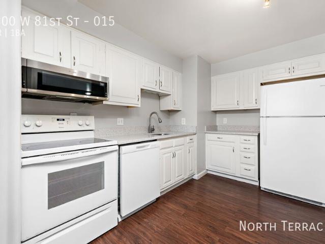 2 BR, 1 BA Apartment 9400 W 81st St, Overland Park, KS 66204