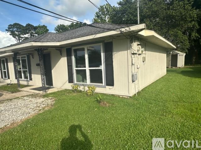 2 BR, 1 BA Apartment 940 Robbie Street, Unit Right House, Denham Springs, LA 70726