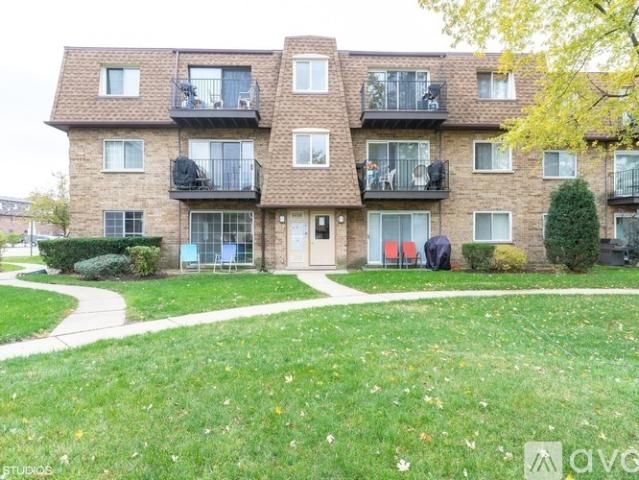 2 BR, 1 BA Apartment 9426 Bay Colony Dr, Unit 1E, Des Plaines, IL 60016