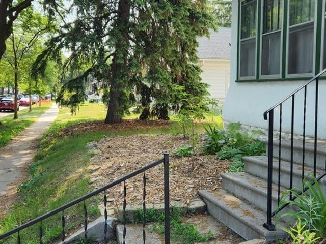 2 BR, 1 BA Apartment 942 Rose Avenue East, Unit #1, Saint Paul, MN 55106