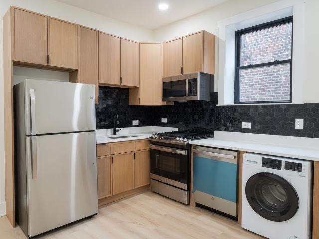 2 BR, 1 BA Apartment 944 North Damen Avenue, Chicago, IL 60622