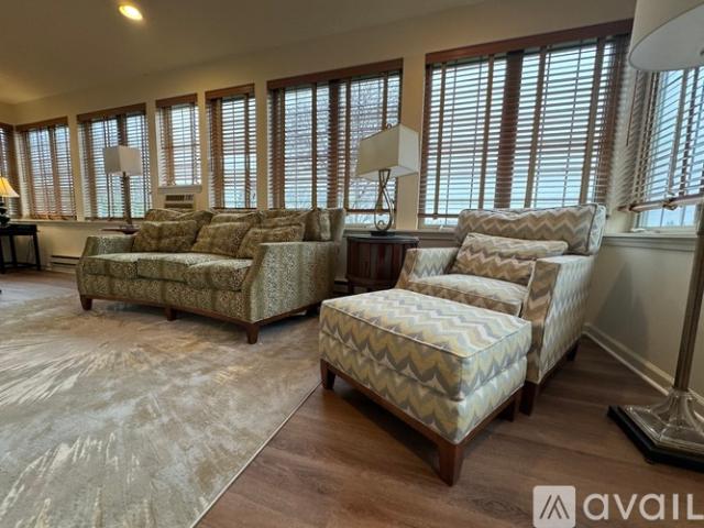 2 BR, 1 BA Apartment 945 E Main St, Unit 2, New Holland, PA 17557