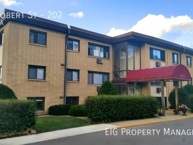 2 BR, 1 BA Apartment 966 Robert St, West St. Paul, MN 55118