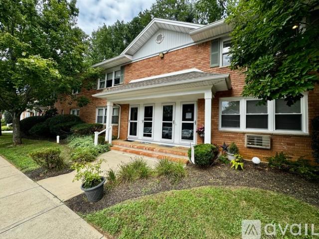 2 BR, 1 BA Apartment 96 East Avenue, Atlantic Highlands, NJ 07716