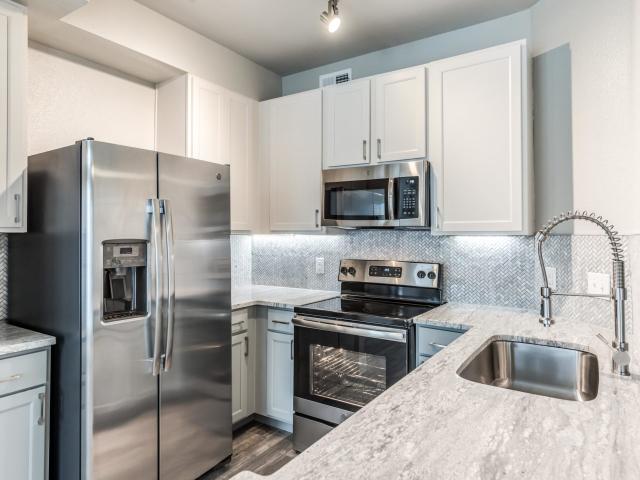 2 BR, 1 BA Apartment 9701 Meyer Forest Dr Unit 04102, Houston, TX 77096
