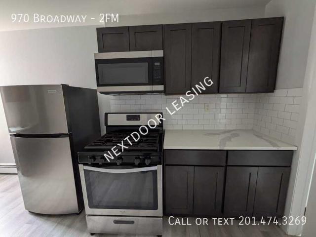 2 BR, 1 BA Apartment 970 Broadway, Bayonne, NJ 07002