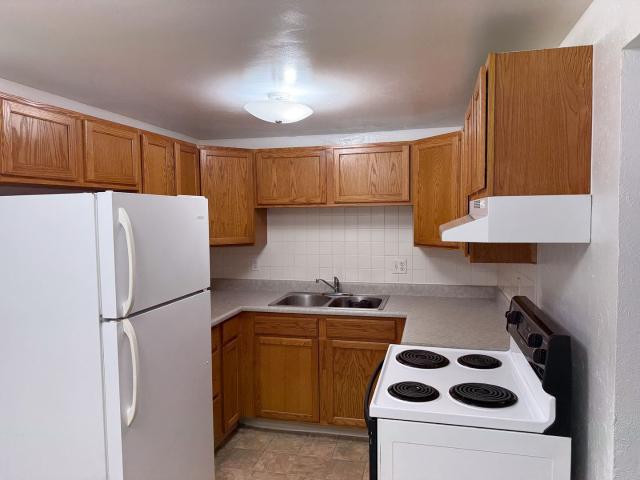 2 BR, 1 BA Apartment 979 Upham Ct, Lakewood, CO 80214