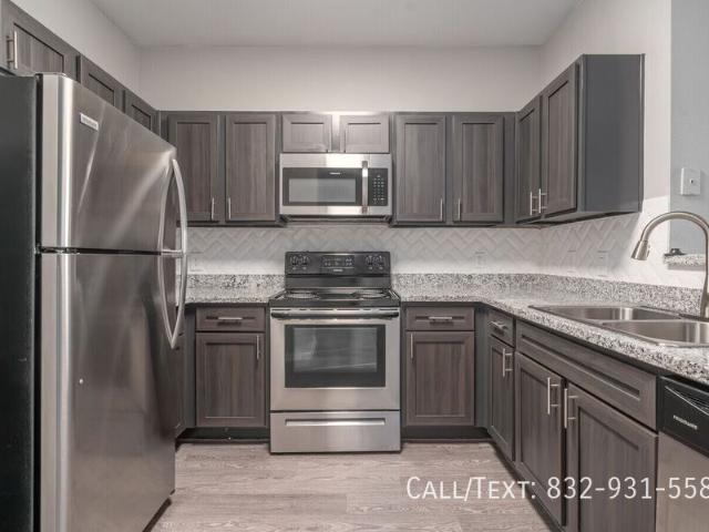 2 BR, 1 BA Apartment 9807 Cypresswood Dr, Houston, TX 77070