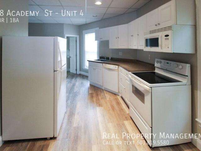 2 BR, 1 BA Apartment 98 Academy St, South Berwick, ME 03908