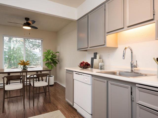 2 BR, 1 BA Apartment 9900 SE Lawnfield Rd Unit 082, Clackamas, OR 97015