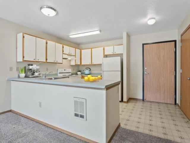 2 BR, 1 BA Apartment 9910 Northeast Glisan Street Unit 206, Portland, OR 97220