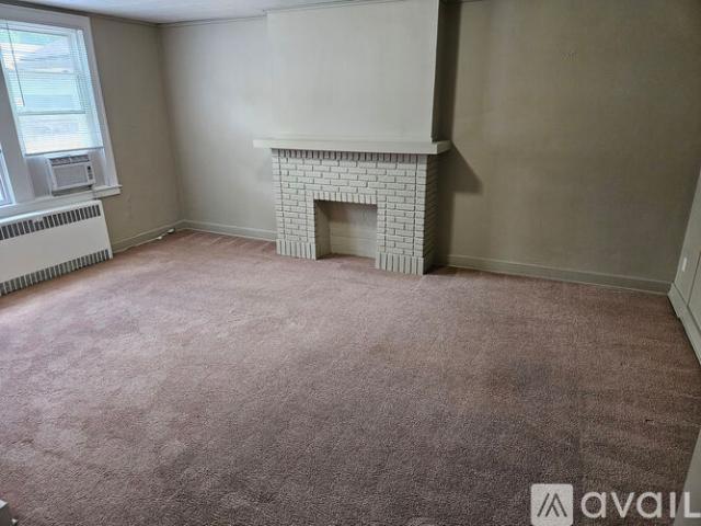 2 BR, 1 BA Apartment 995 National Road, Unit 2, Wheeling, WV 26003