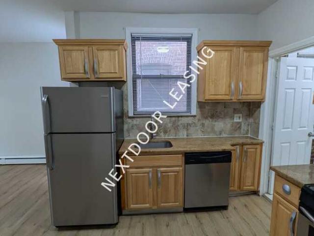 2 BR, 1 BA Apartment 998 Broadway, Bayonne, NJ 07002