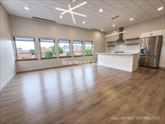 2 BR, 1 BA Apartment 99 Franklin St. Unit, Bangor, ME 04401