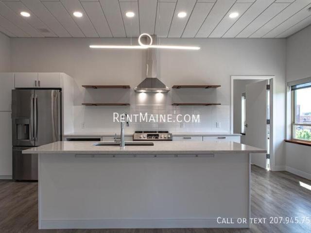 2 BR, 1 BA Apartment 99 Franklin St. Unit, Bangor, ME 04401