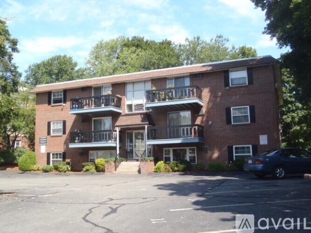 2 BR, 1 BA Apartment 99 Pleasant Street, Unit 1 2, Watertown, MA 02472