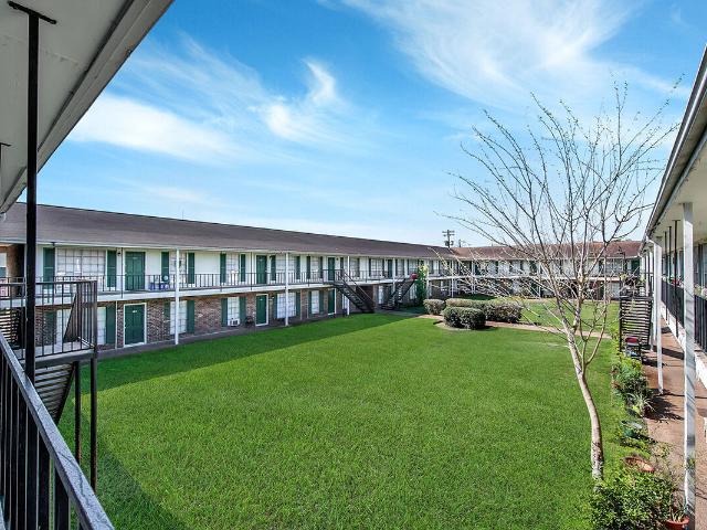 2 BR, 1 BA Apartment 900 N Durham Dr Unit 8, Houston, TX 77008