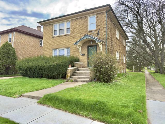 2 BR, 1 BA Apartment 901 & 903 14th St, Rockford, IL 61104