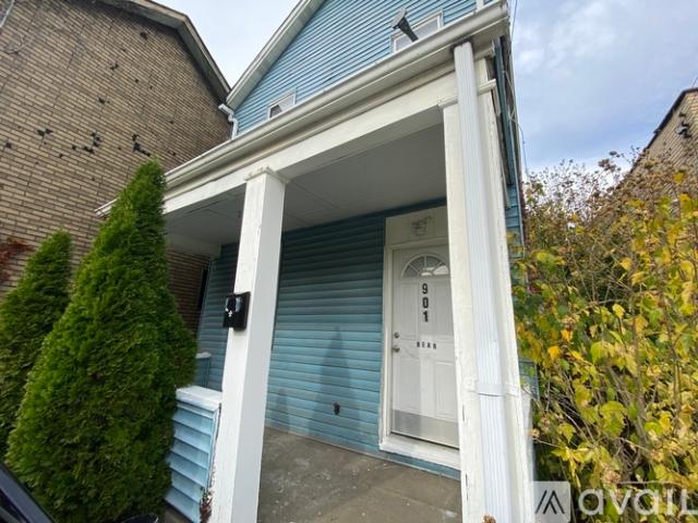 2 BR, 1 BA Apartment 901 Chartiers Ave, Unit #Rear, Mc Kees Rocks, PA 15136